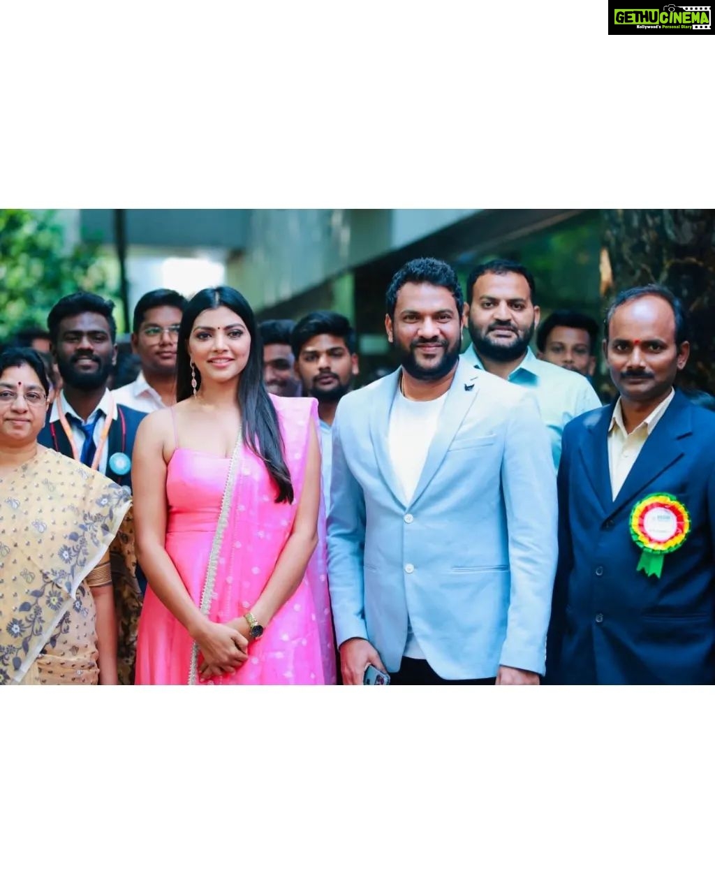 Actress Lahari Shari HD Instagram Photos and Wallpapers October 2023 ...