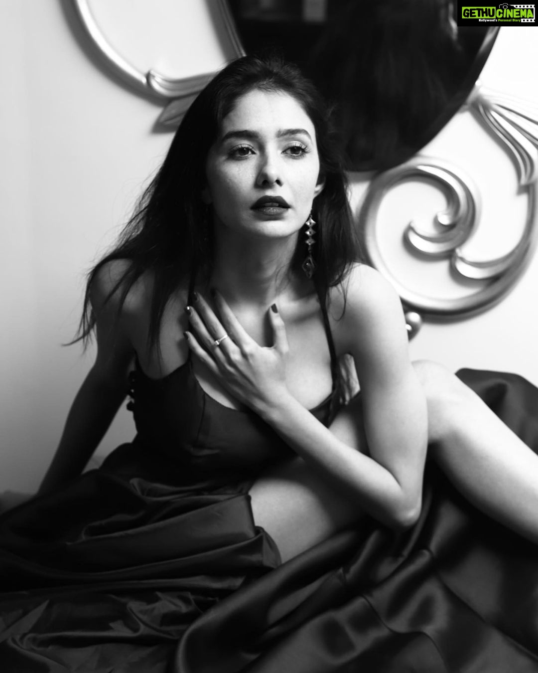 Actress Leena Jumani HD Instagram Photos and Wallpapers March 2022 | Gethu Cinema