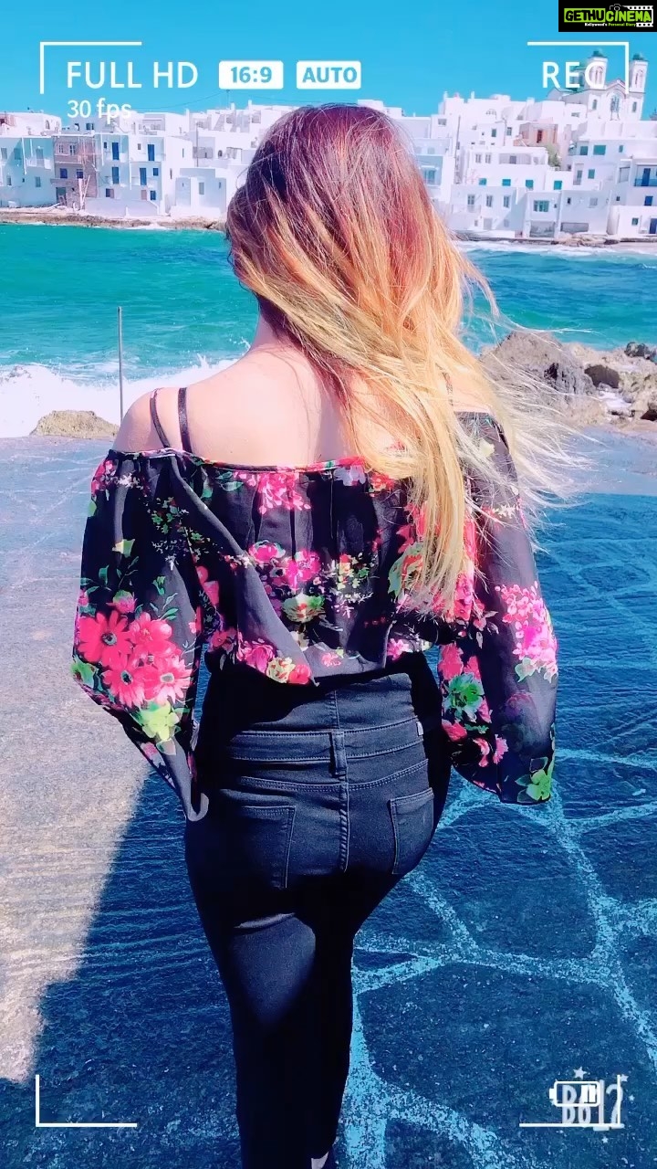 Leena Jumani Instagram – Chalo chalen kahi doooor🗺 #dayformyself # ...