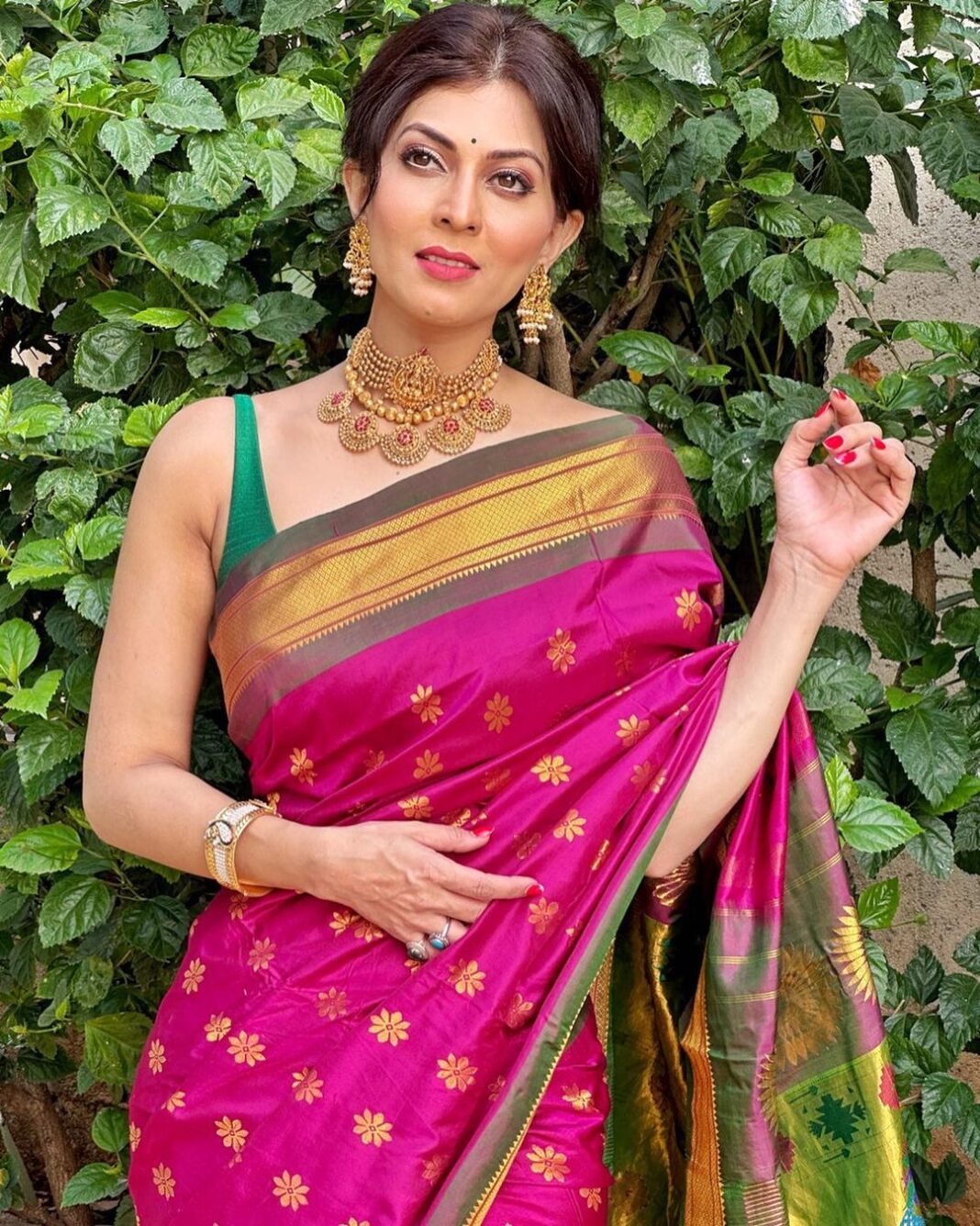 Actress Madhavi Nimkar HD Photos and Wallpapers March 2023 - Gethu Cinema