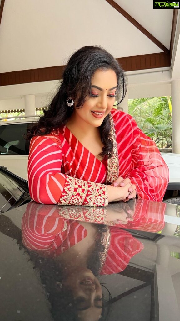 Actress Meena HD Instagram Photos and Wallpapers April 2023 | Gethu Cinema