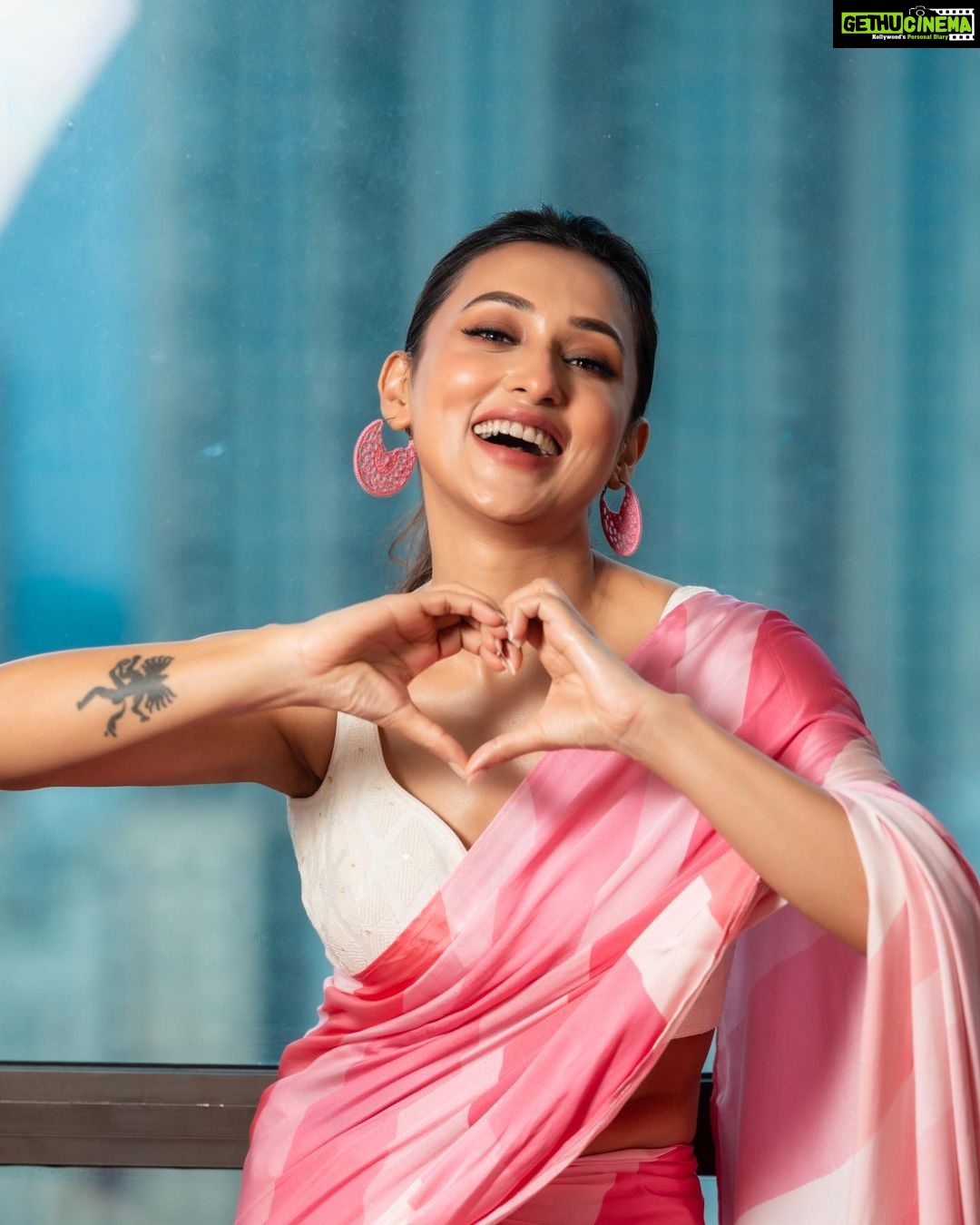 Actress Mimi Chakraborty HD Instagram Photos and Wallpapers October ...