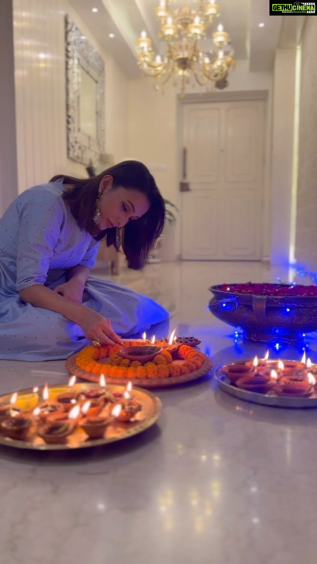 Actress Mimi Chakraborty HD Instagram Photos and Wallpapers December ...