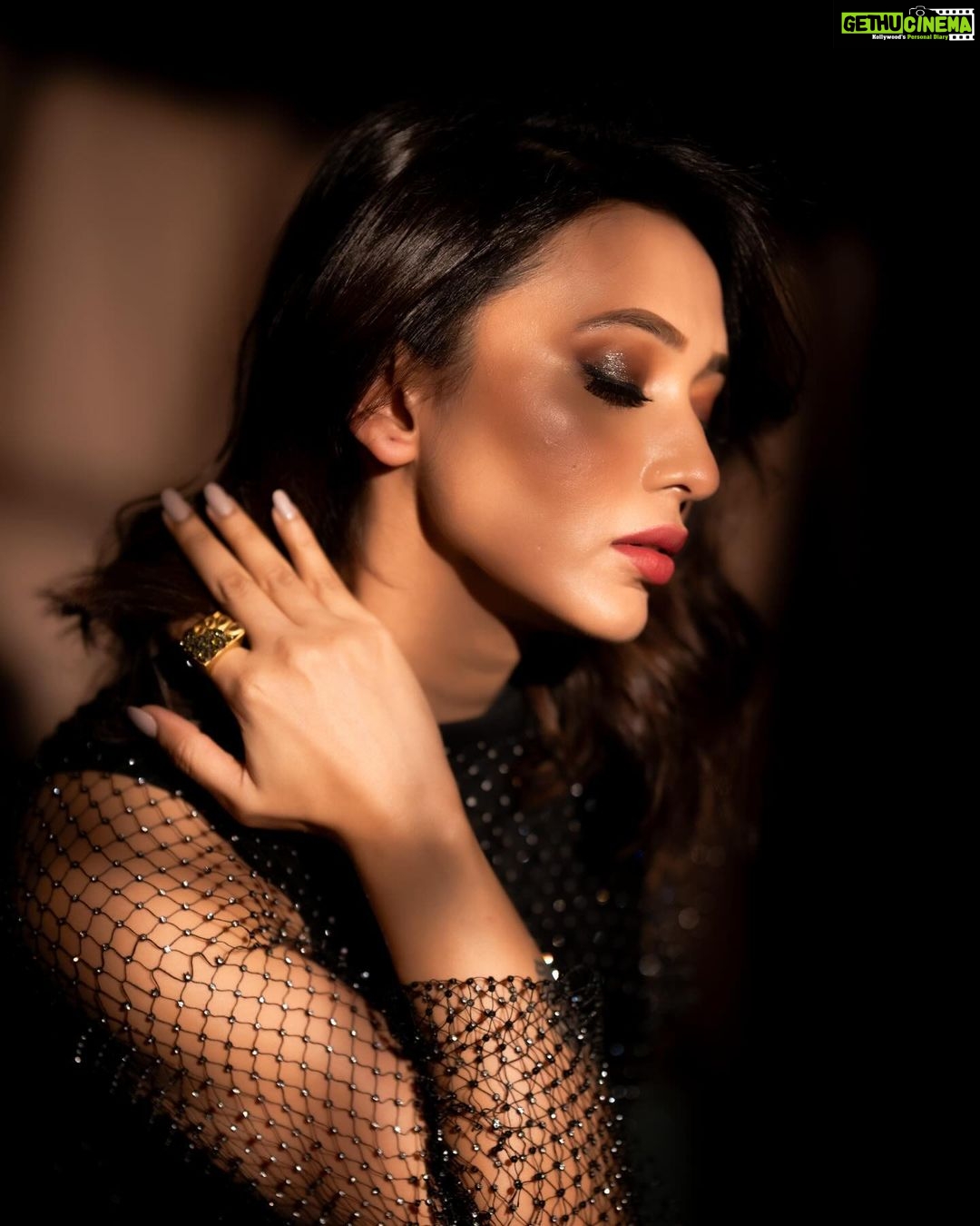 Actress Mimi Chakraborty HD Instagram Photos and Wallpapers December ...