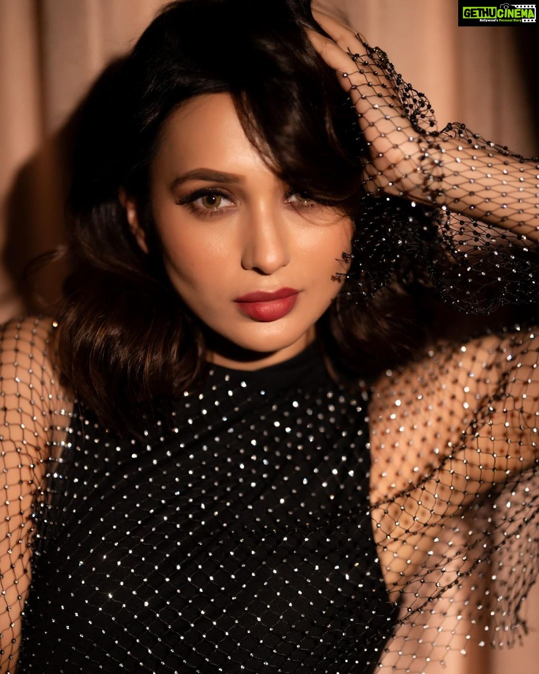 Mimi Chakraborty Instagram – 🖤🖤🖤 #blacklove | Gethu Cinema