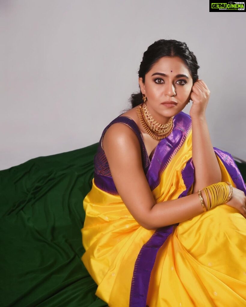 Actress Mrunmayee Deshpande HD Instagram Photos and Wallpapers November ...