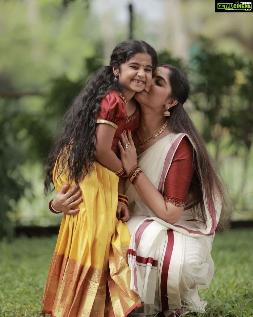 Actress Muktha HD Instagram Photos and Wallpapers July 2023 | Gethu Cinema