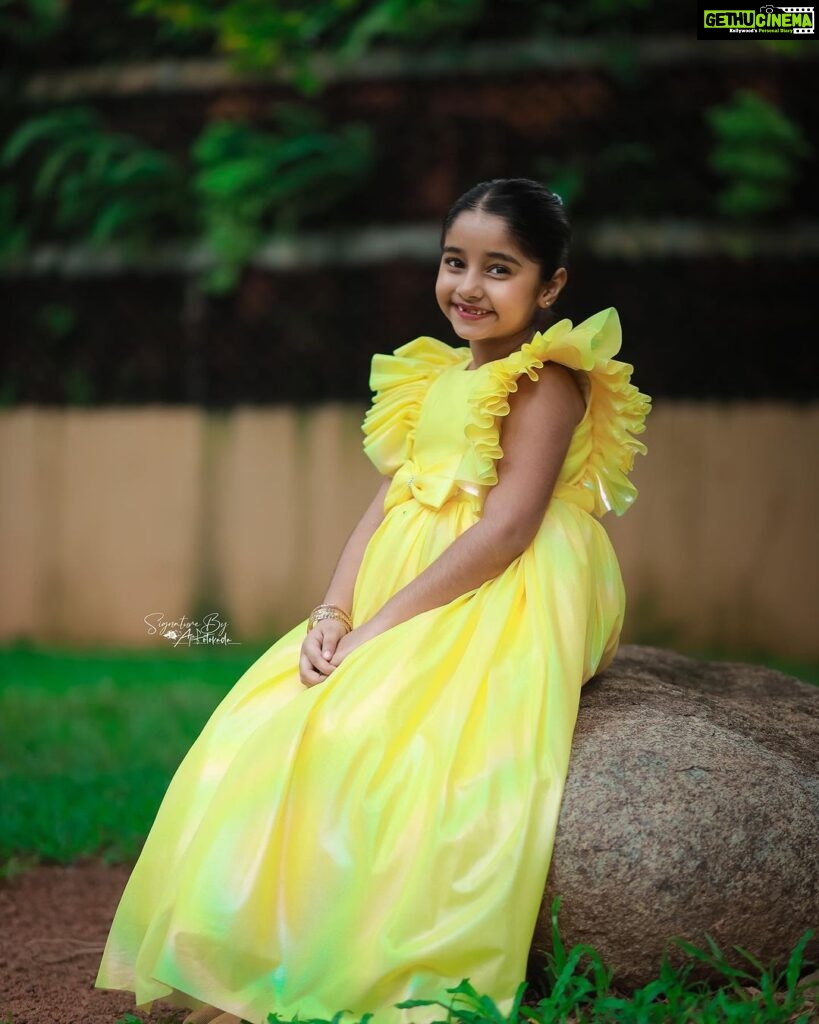 Actress Muktha HD Instagram Photos and Wallpapers July 2023 | Gethu Cinema