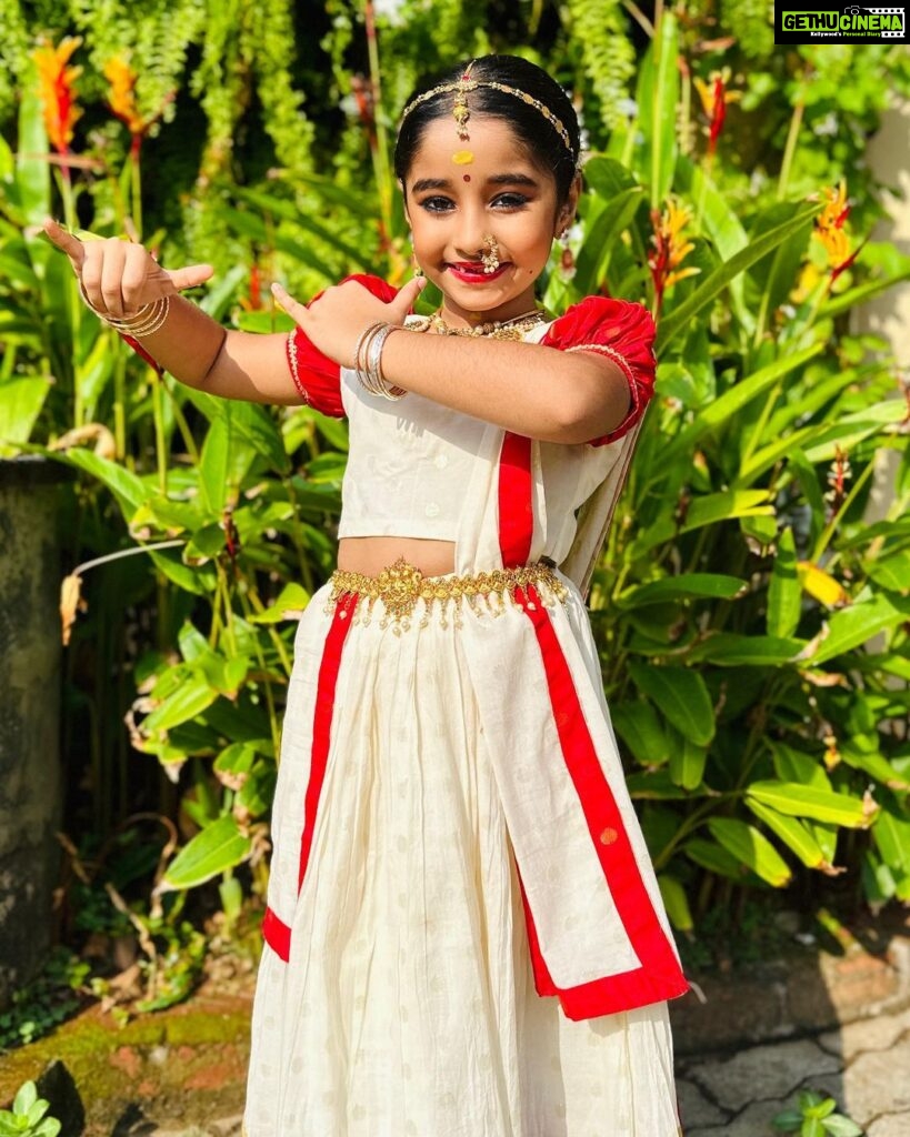 Actress Muktha HD Instagram Photos and Wallpapers June 2023 | Gethu Cinema