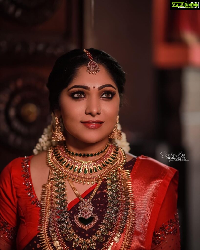 Actress Muktha HD Instagram Photos and Wallpapers November 2023 | Gethu Cinema