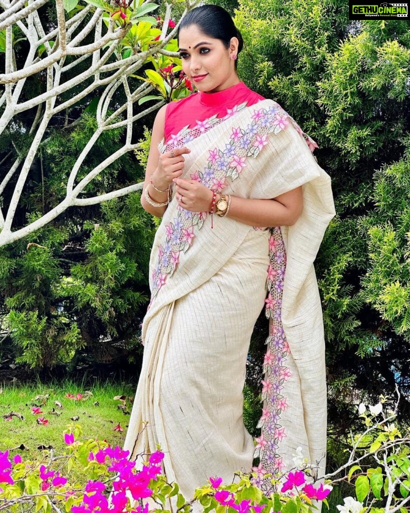 Actress Muktha HD Instagram Photos and Wallpapers June 2023 | Gethu Cinema