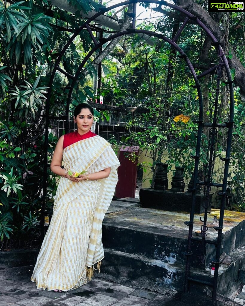 Actress Muktha HD Instagram Photos and Wallpapers April 2023 | Gethu Cinema