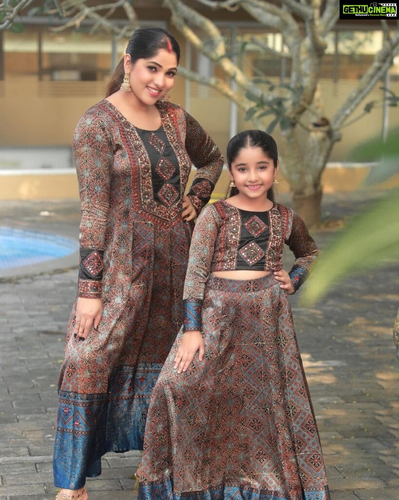 Actress Muktha HD Instagram Photos and Wallpapers November 2023 | Gethu Cinema