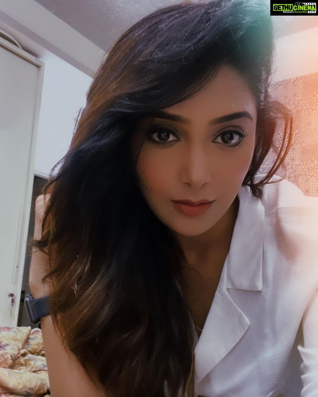 Actress Natasha Doshi HD Instagram Photos and Wallpapers May 2024 | Gethu Cinema