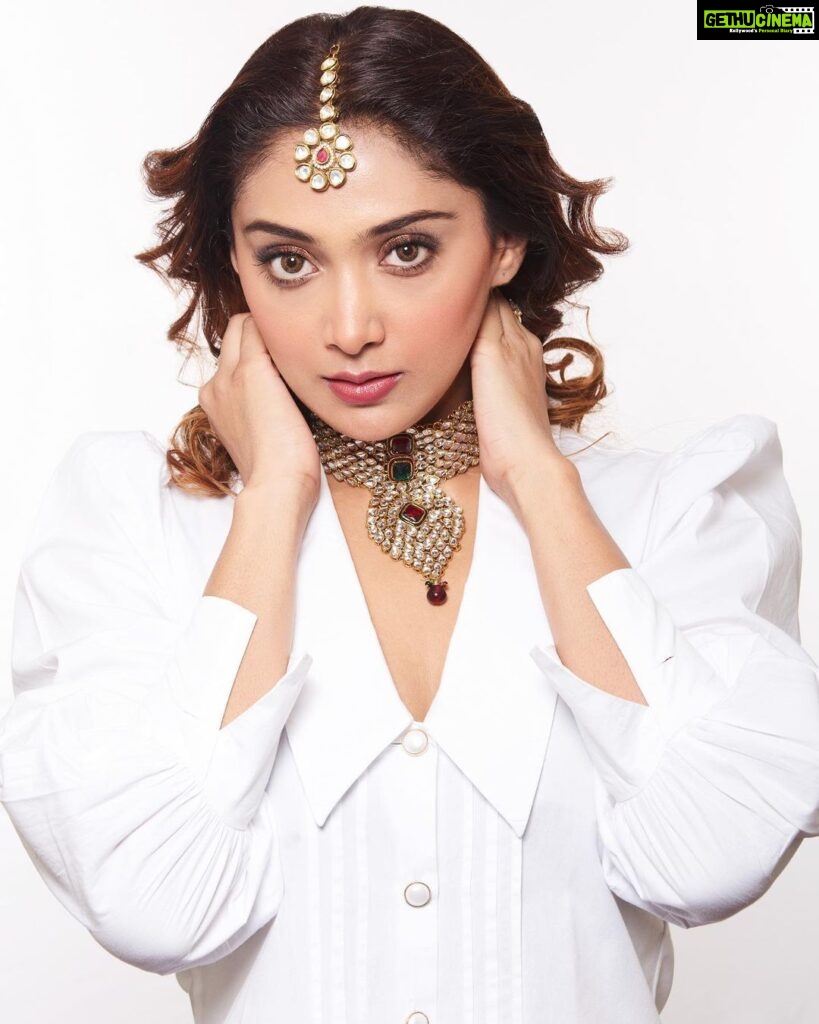 Actress Natasha Doshi HD Instagram Photos and Wallpapers December 2021 ...