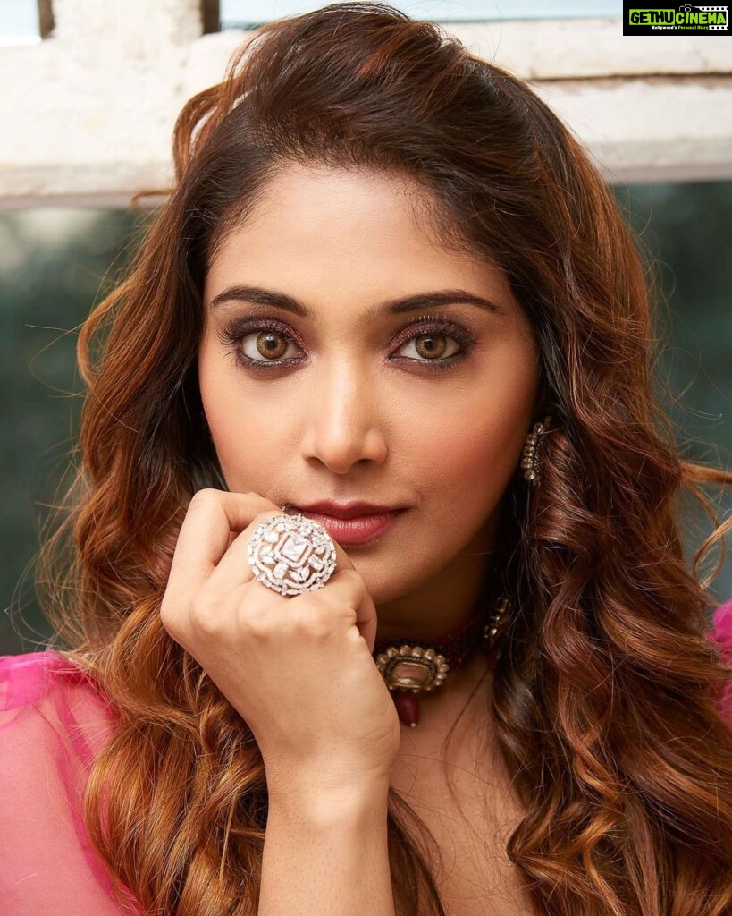 Actress Natasha Doshi HD Instagram Photos and Wallpapers December 2021 ...