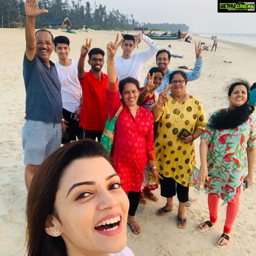 Nimika Ratnakar Instagram – Seas the Day! 🏖 🏝 🌊 🌊🌊 #beach #waves # ...