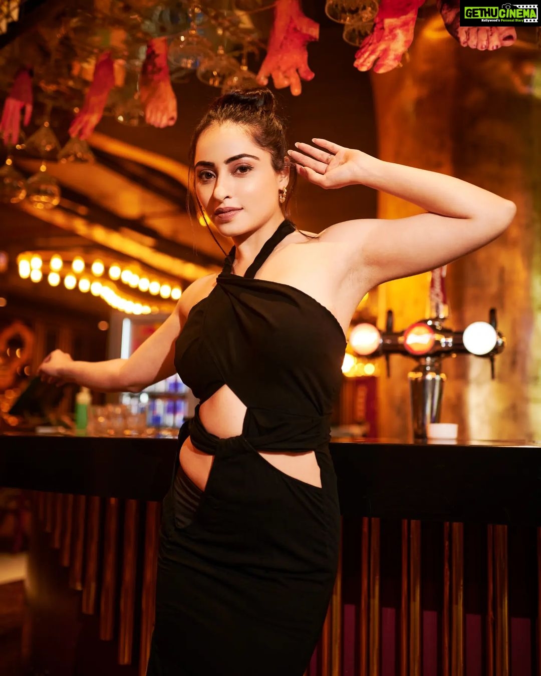 Niyati Fatnani Instagram – The other side 🖤🎃🍷 Styled by ...