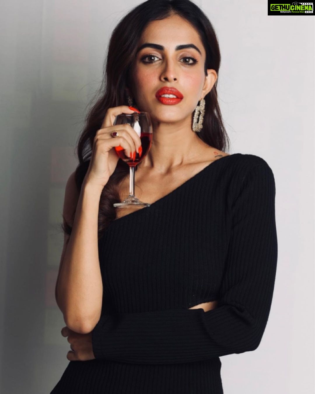 Actress Priya Banerjee HD Instagram Photos and Wallpapers April 2023 ...