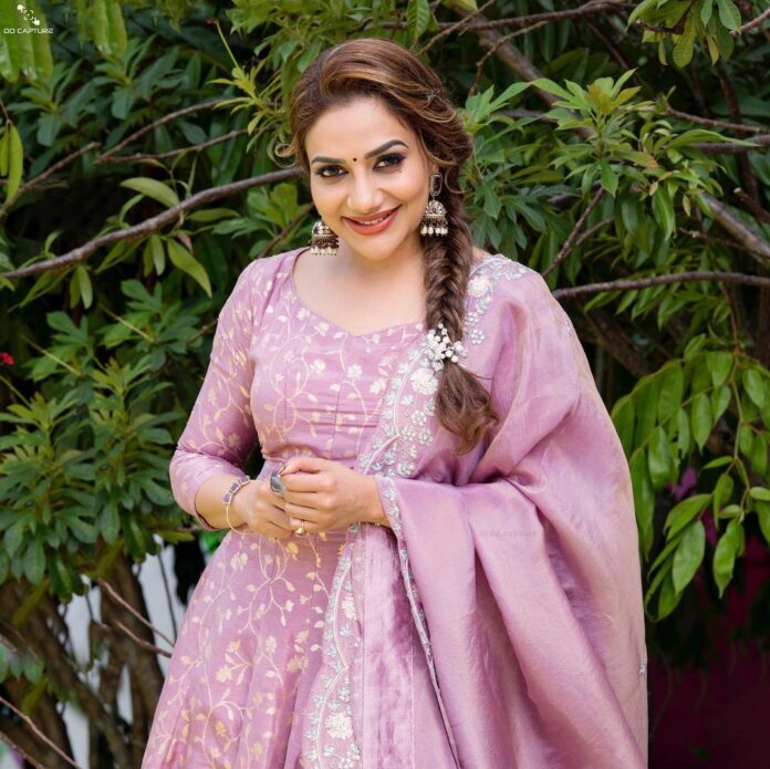 Singer Rimi Tomy HD Instagram Photos and Wallpapers June 2023 | Gethu ...