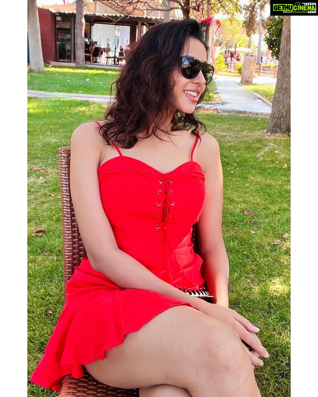 Riya Suman Instagram – See possibilities, not problems! Thursday ...