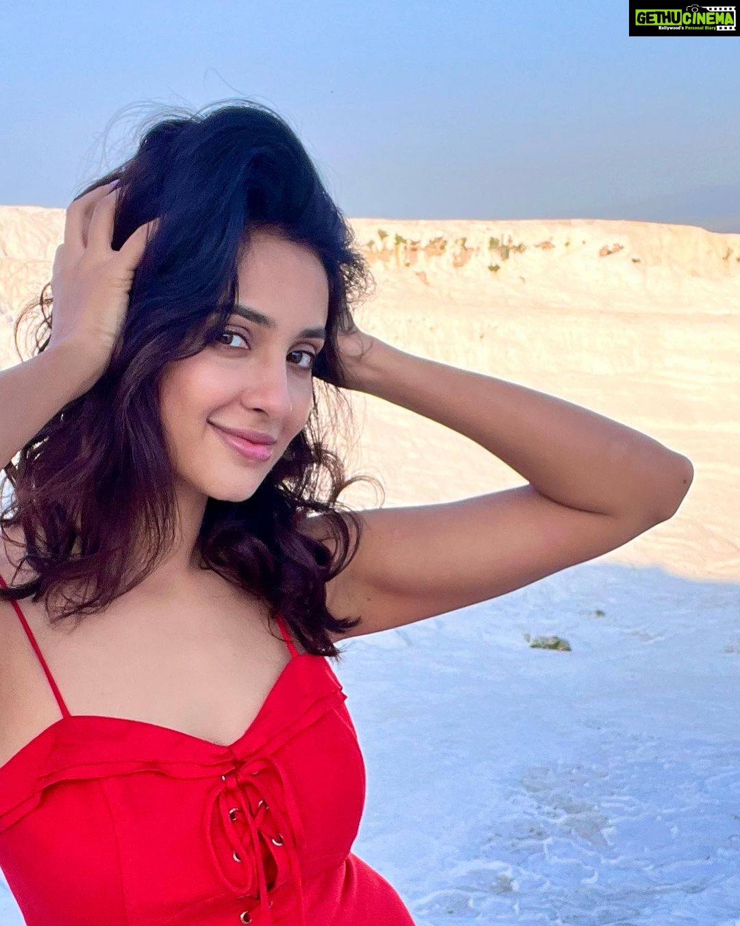 Riya Suman Instagram – Marvelling at this natural wonder of Pamukkale ...