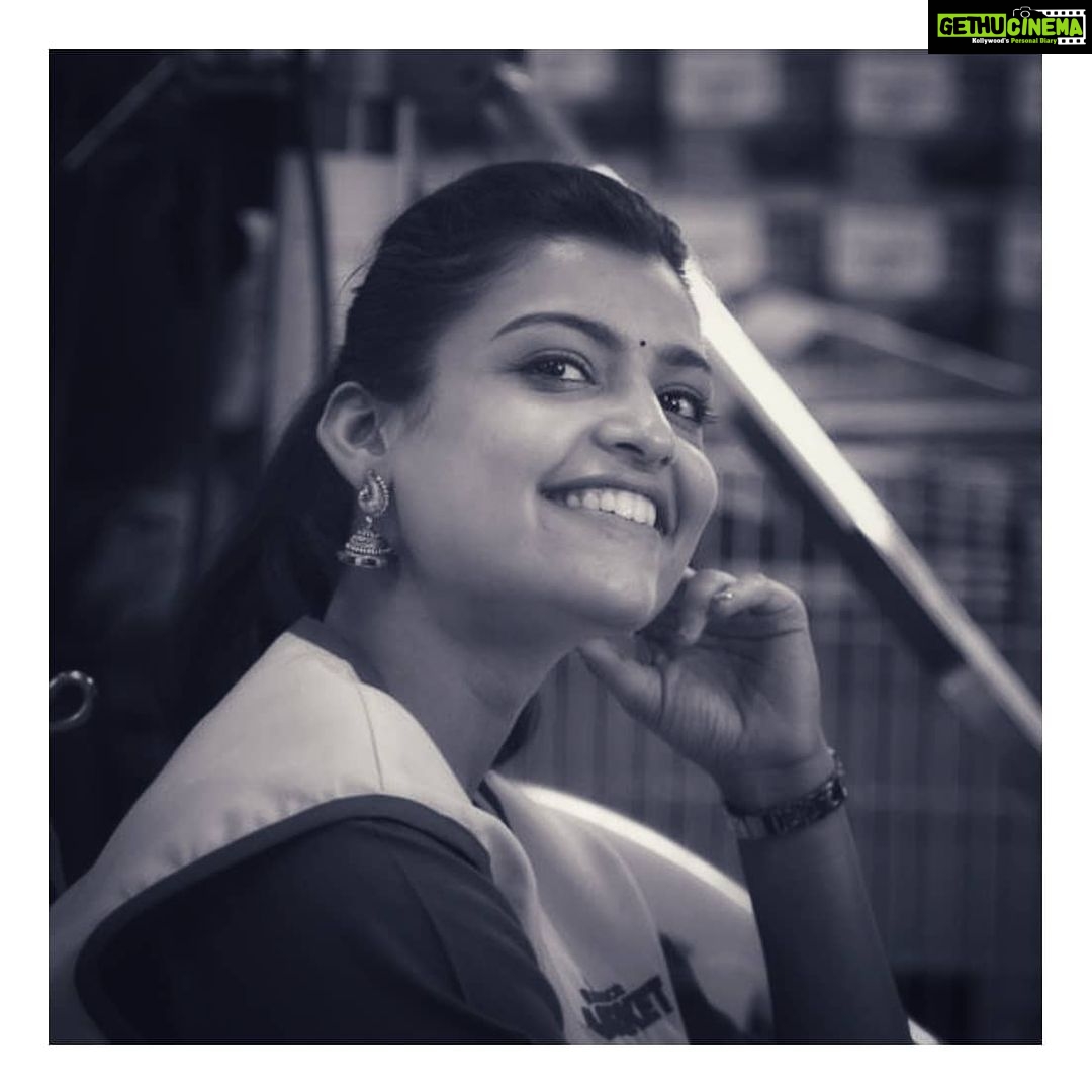 Sharvary Joshi Instagram – कभी कभी यूँही मुस्कुरा दिया करो, ज़िन्दगी ...