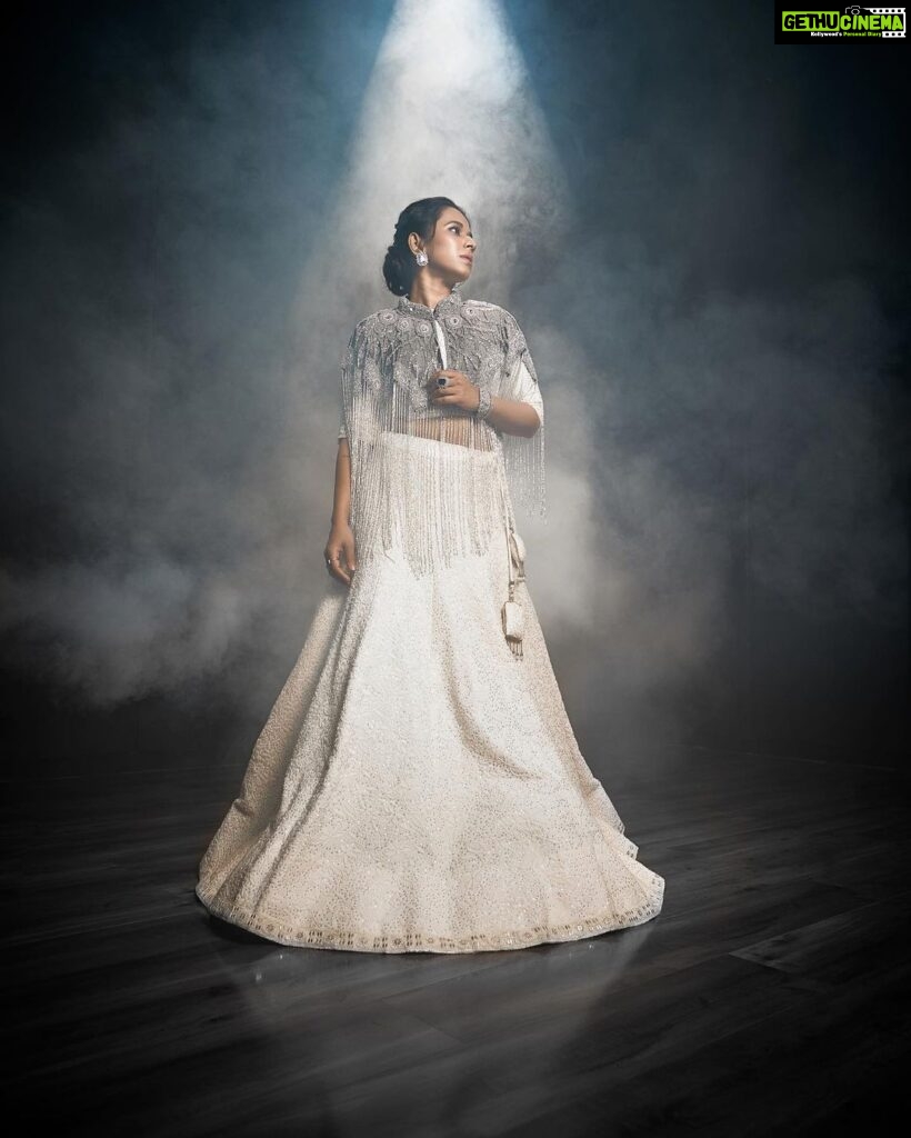 Actress Shreya Bugde HD Instagram Photos and Wallpapers May 2023 ...