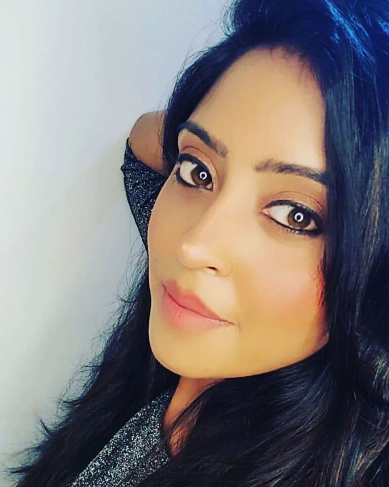 Actress Shubhi Sharma HD Photos and Wallpapers August 2023 - Gethu Cinema