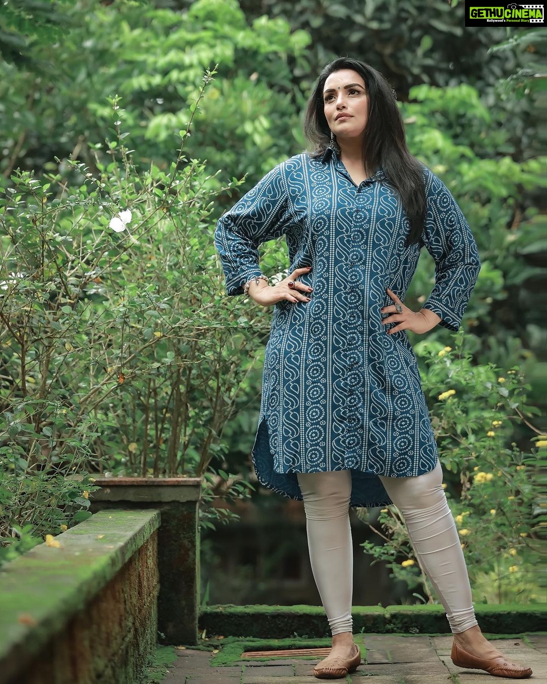 Shweta Menon Most Liked Photos and Posts | Gethu Cinema