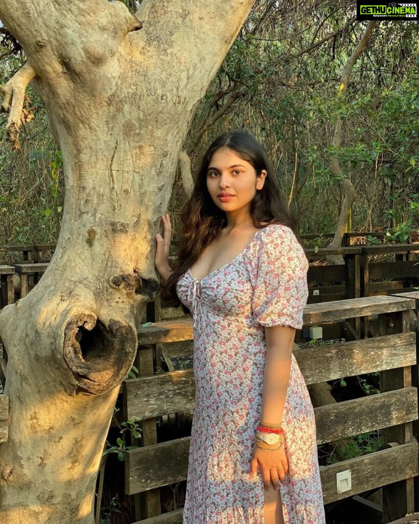 Actress Simran Natekar HD Instagram Photos and Wallpapers December 2022 | Gethu Cinema