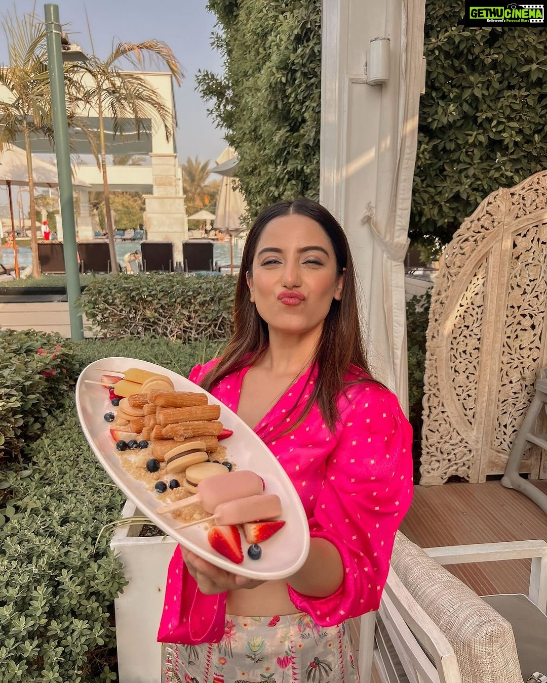 Srishty Rode Instagram – Happy Pink Vibes 🎀💖 Jumeirah Zabeel Saray ...