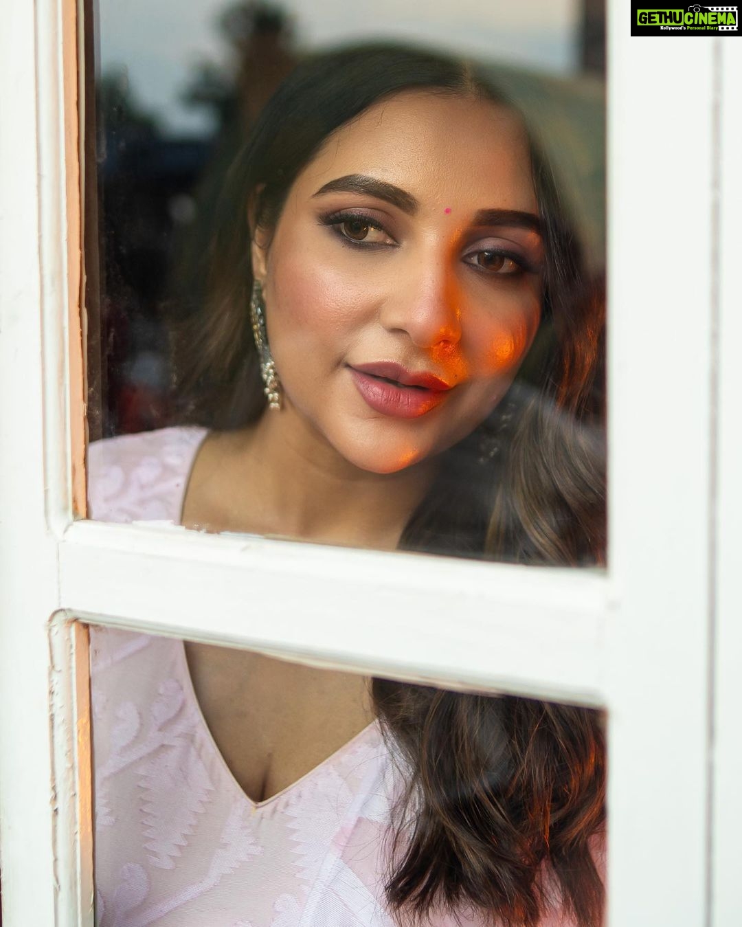 Subhashree Ganguly Instagram – She wrote love with her smile and magic ...