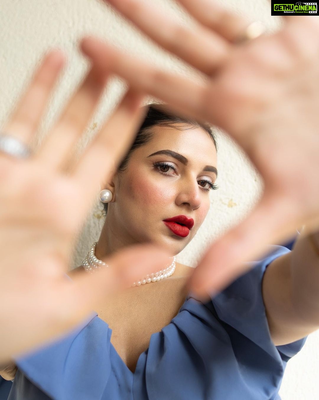 Subhashree Ganguly Instagram – Glowing Inside Out | Gethu Cinema