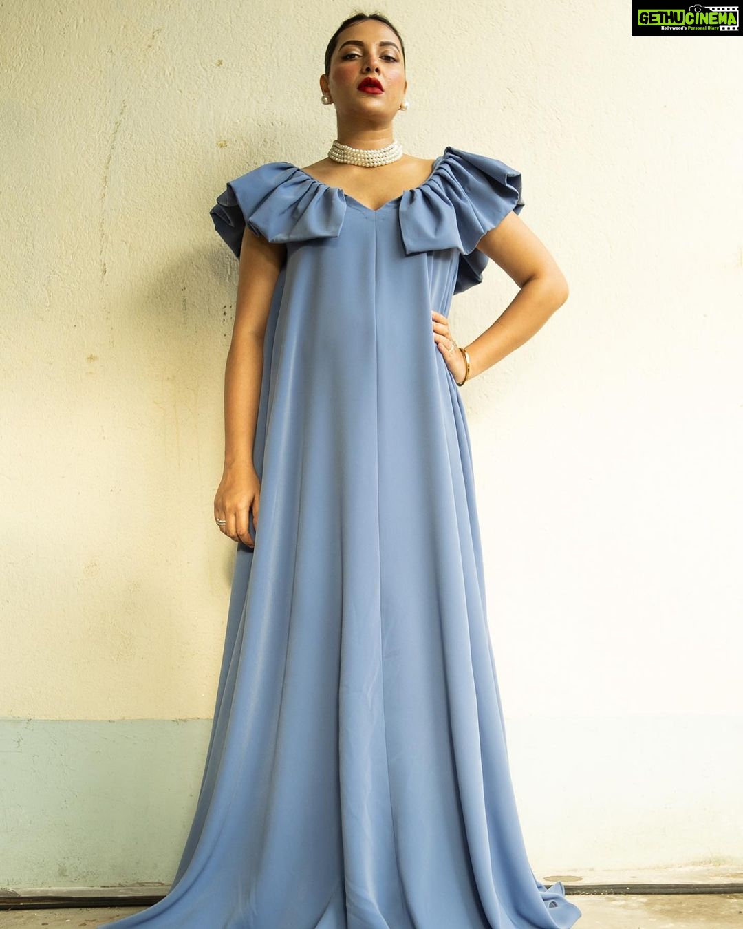 Subhashree Ganguly Instagram – Glowing Inside Out | Gethu Cinema