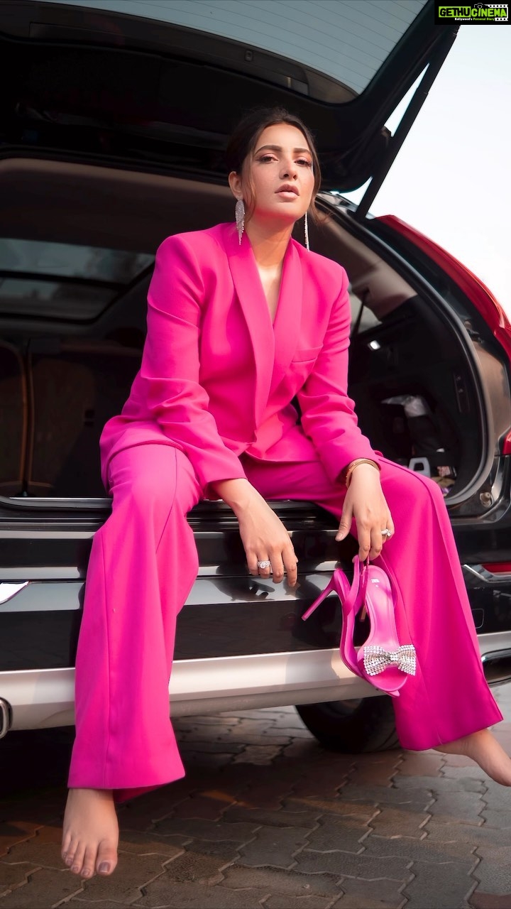 Subhashree Ganguly Instagram – 💖💖 . . . . . . . Stylist duo @sizaa92 ...