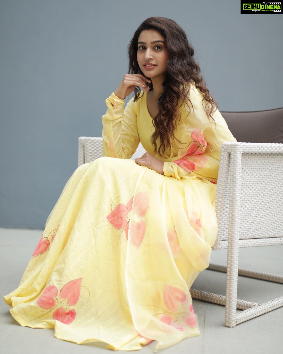 Actress Tanya Ravichandran HD Instagram Photos and Wallpapers July 2023 | Gethu Cinema