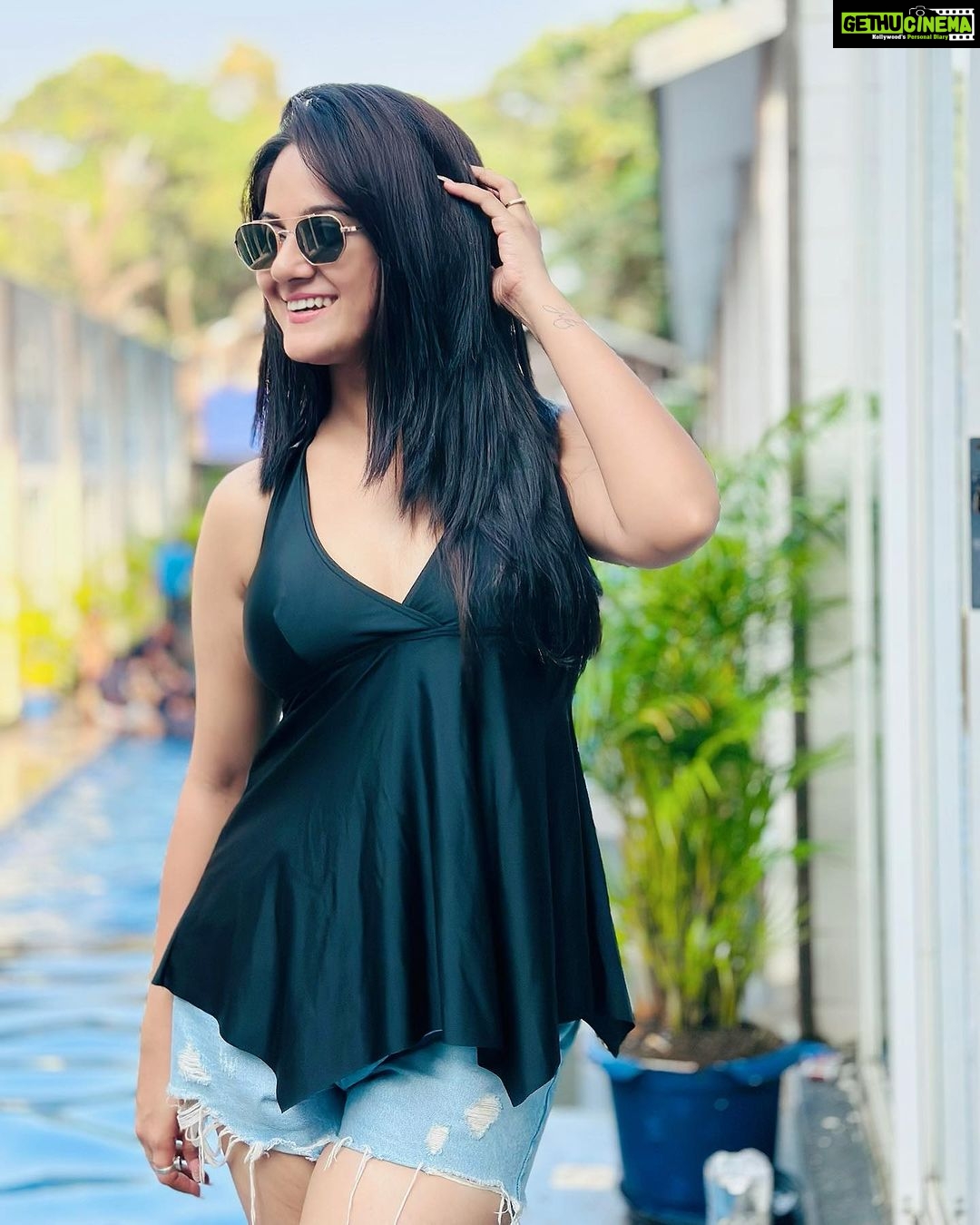 Trina Saha Instagram – Incurable wanderlust 🌊 📸 @rjseth1991 #trinsi # ...