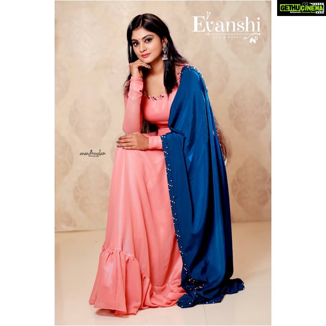 Vindhuja Vikraman Instagram – Happiness 💖 . Click by – @anand_kovalam ...