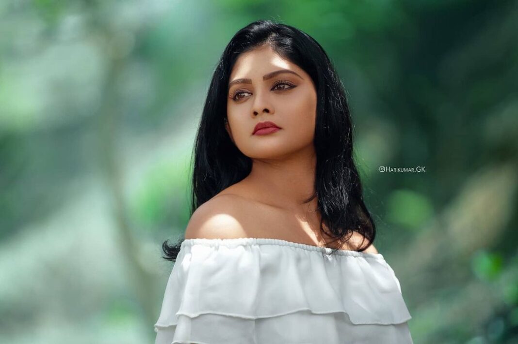Actress Vindhuja Vikraman HD Photos and Wallpapers October 2020 | Gethu Cinema