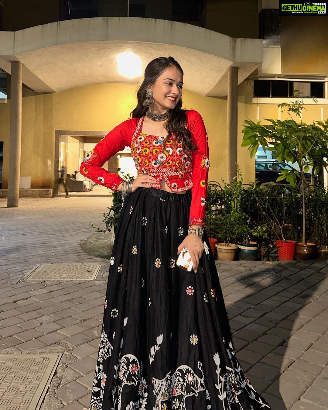 Actress Virti Vaghani HD Instagram Photos and Wallpapers April 2024 ...