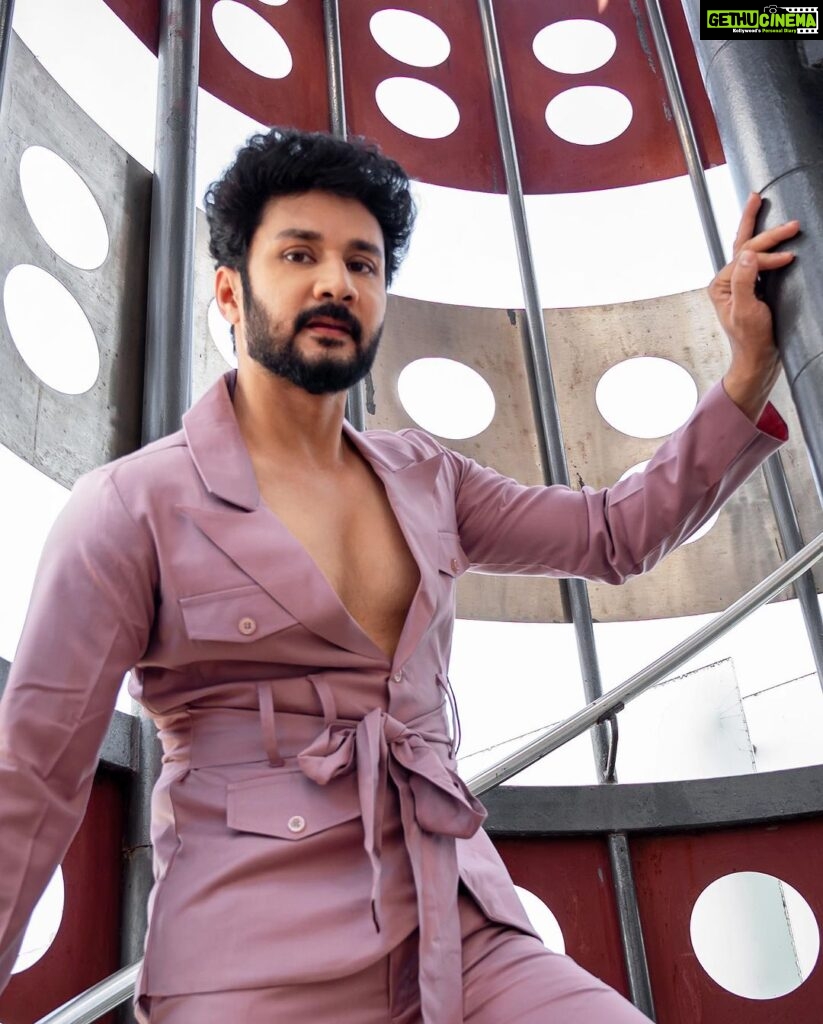 Actor Vishnu HD Instagram Photos and Wallpapers October 2023 | Gethu Cinema
