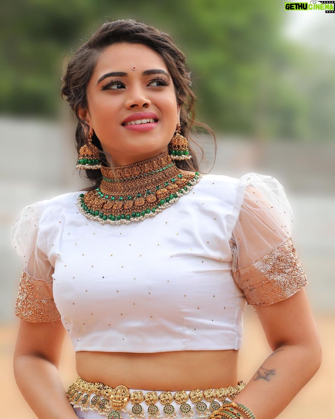 Actress Aarthi Subash HD Instagram Photos and Wallpapers August 2022 | Gethu Cinema