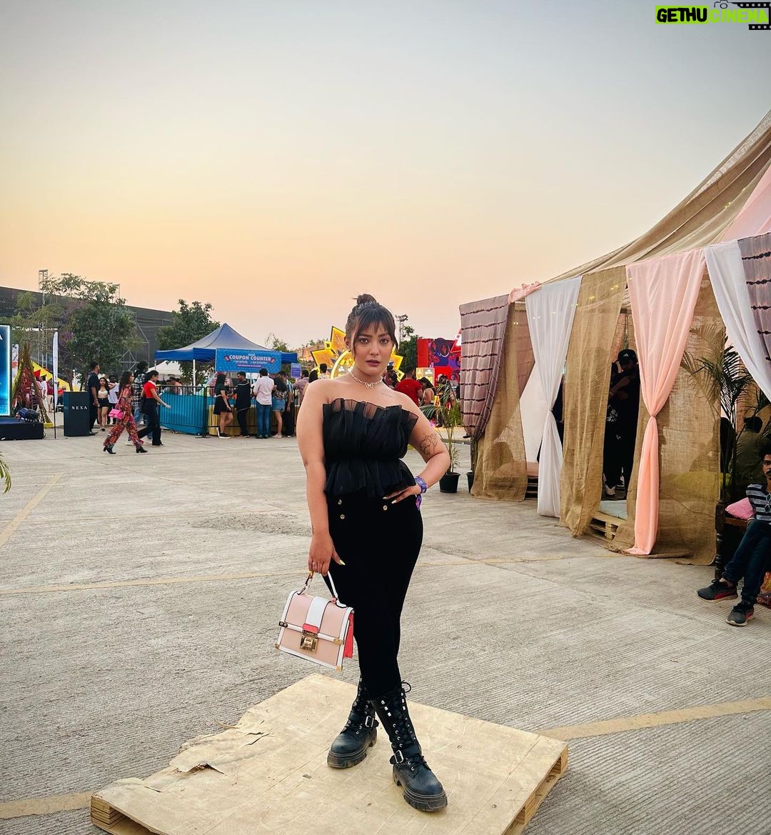 Actress Aashika Bhatia HD Instagram Photos and Wallpapers February 2023 ...