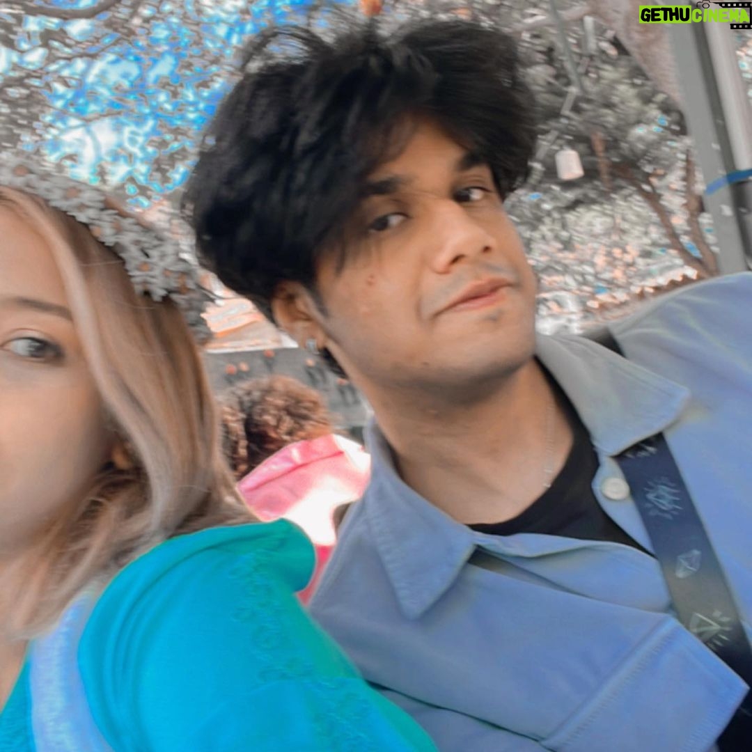 Aashika Bhatia Instagram – Pari hu mai w papa ka para👍🏻🙏🏻 | Gethu Cinema