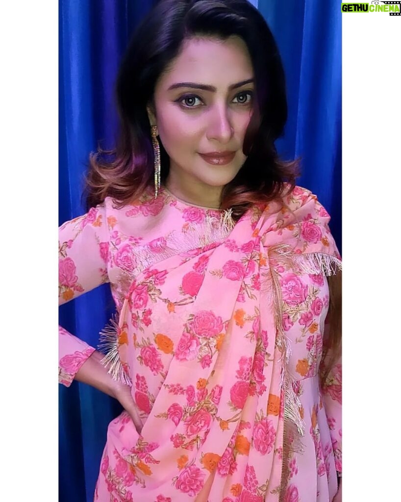 Actress Aleeza Khan HD Instagram Photos and Wallpapers December 2023 ...