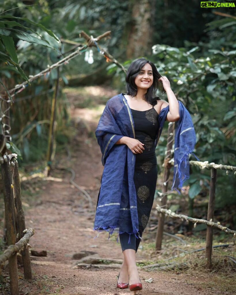 Actress Amika Shail HD Instagram Photos and Wallpapers October 2023 ...