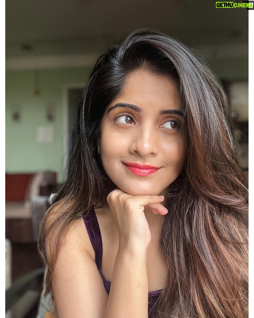 Amruta Deshmukh Instagram – 💄Indulge in 16 stunning colours of Barva’s ...