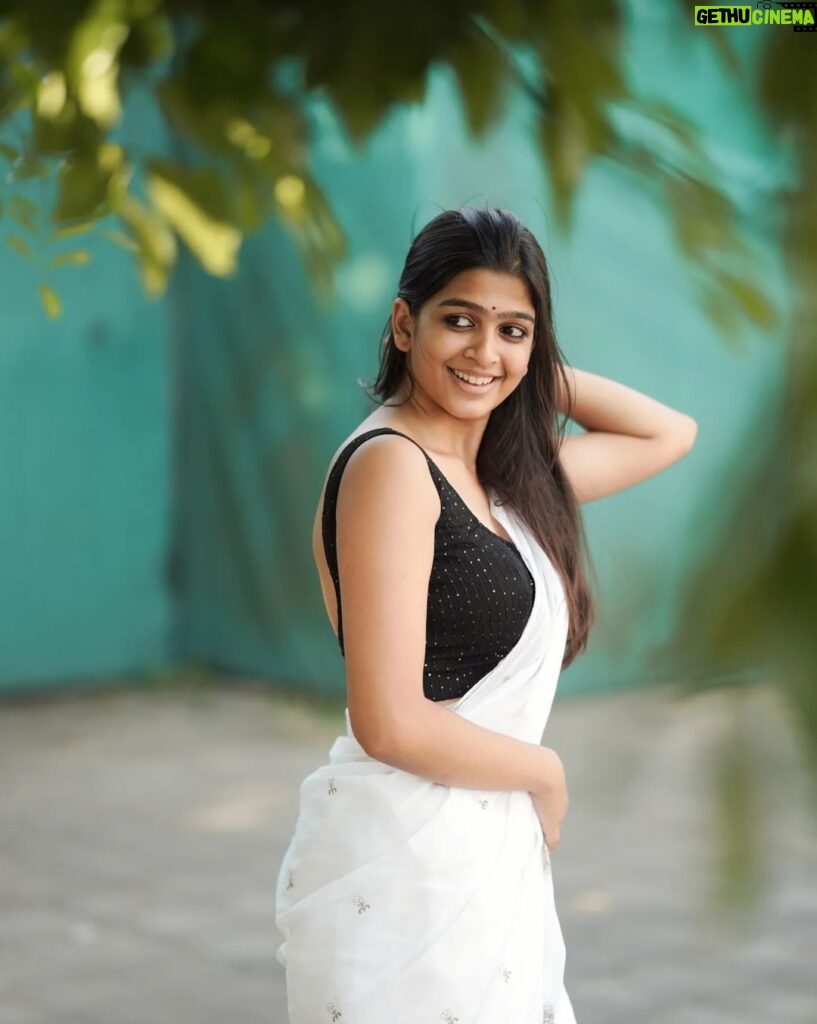 Actress Ananthika Sanilkumar HD Instagram Photos and Wallpapers April 2023 | Gethu Cinema