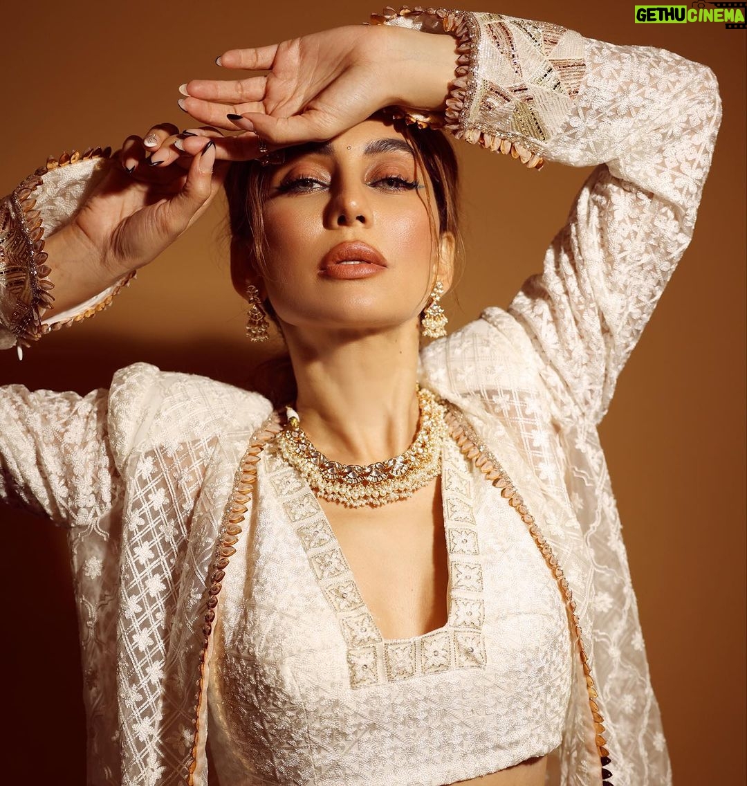Actress Anusha Dandekar HD Instagram Photos and Wallpapers November ...